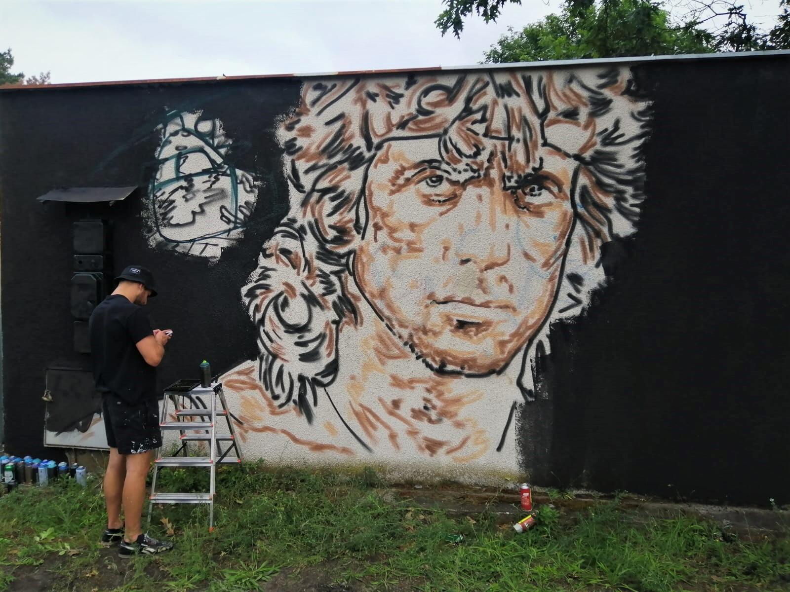 Rambo na Górnym. Zobaczcie jak powstawał mural - ZDJĘCIA - Portal ...