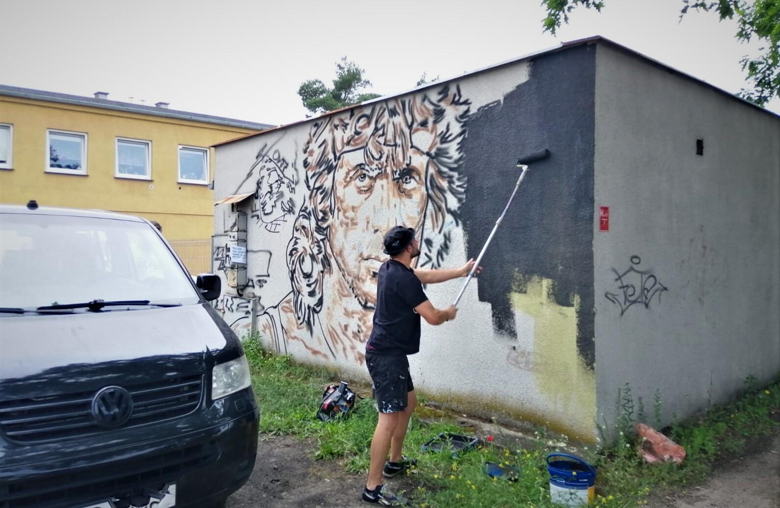 Rambo na Górnym. Zobaczcie jak powstawał mural - ZDJĘCIA - Portal ...