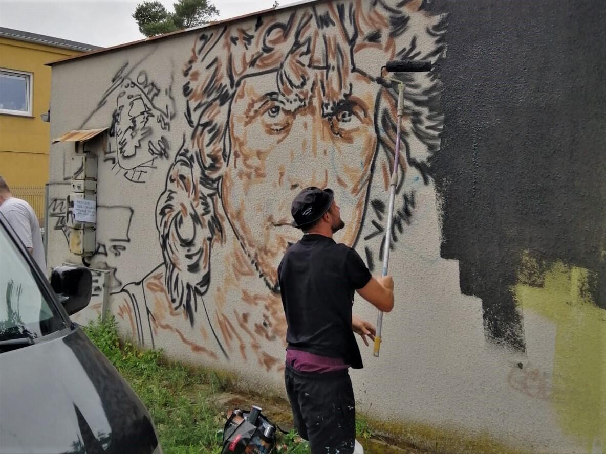 Rambo na Górnym. Zobaczcie jak powstawał mural - ZDJĘCIA - Portal ...