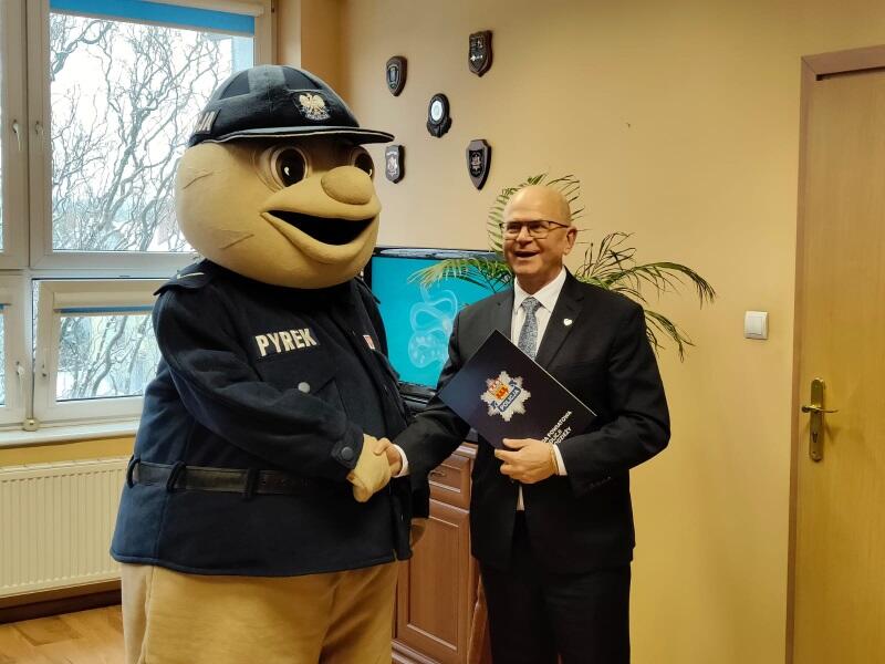 Sierżant Pyrek i radiowóz, czyli nowi na pokładzie chodzieskiej policji ...